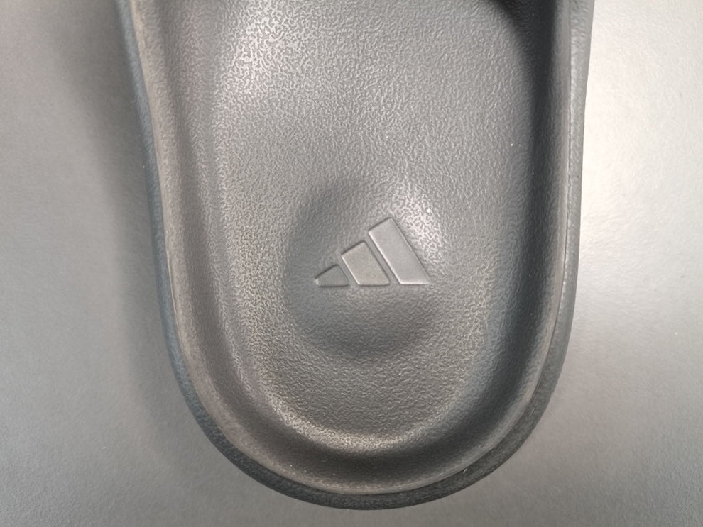 ADIDAS YEEZY SLIDE x ONYX – Phantom Kicks