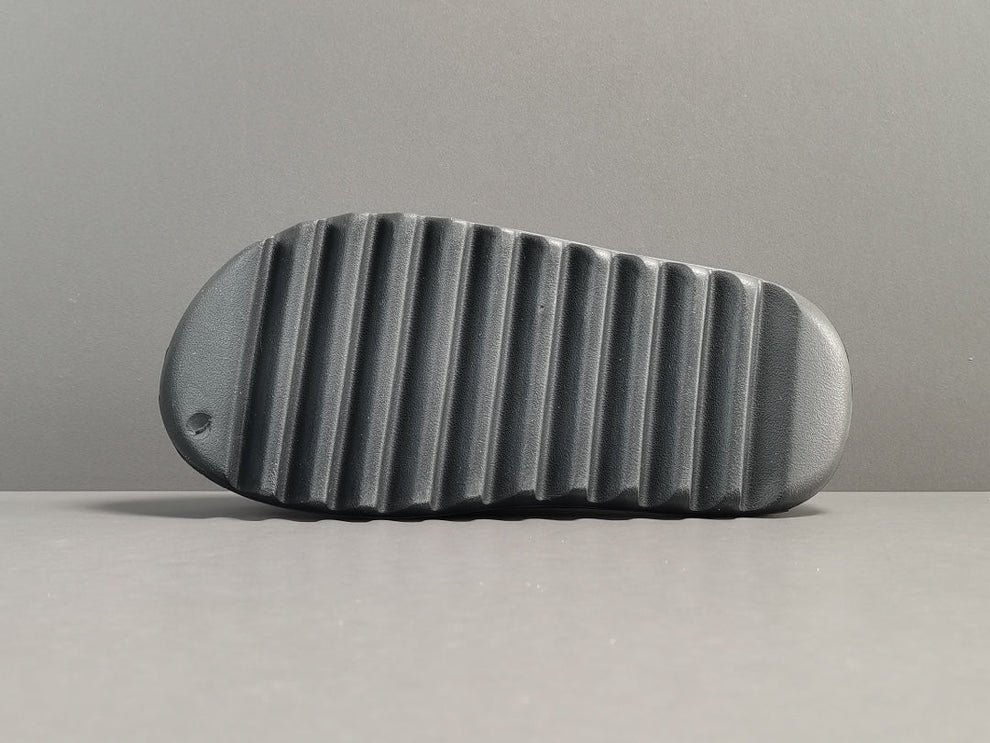 ADIDAS YEEZY SLIDE x ONYX – Phantom Kicks