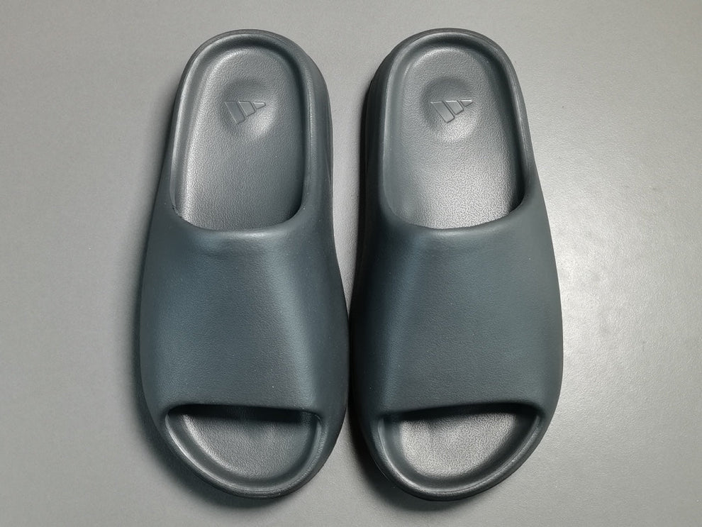 ADIDAS YEEZY SLIDE x ONYX – Phantom Kicks