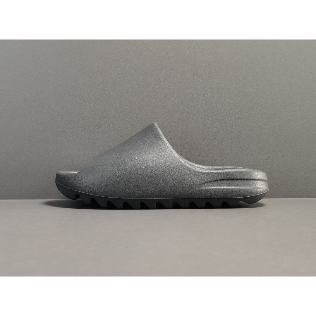ADIDAS YEEZY SLIDE x ONYX – Phantom Kicks