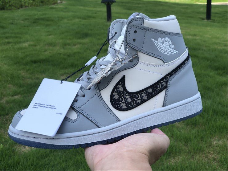 JORDAN 1 RETRO HIGH x DIOR – Phantom Kicks