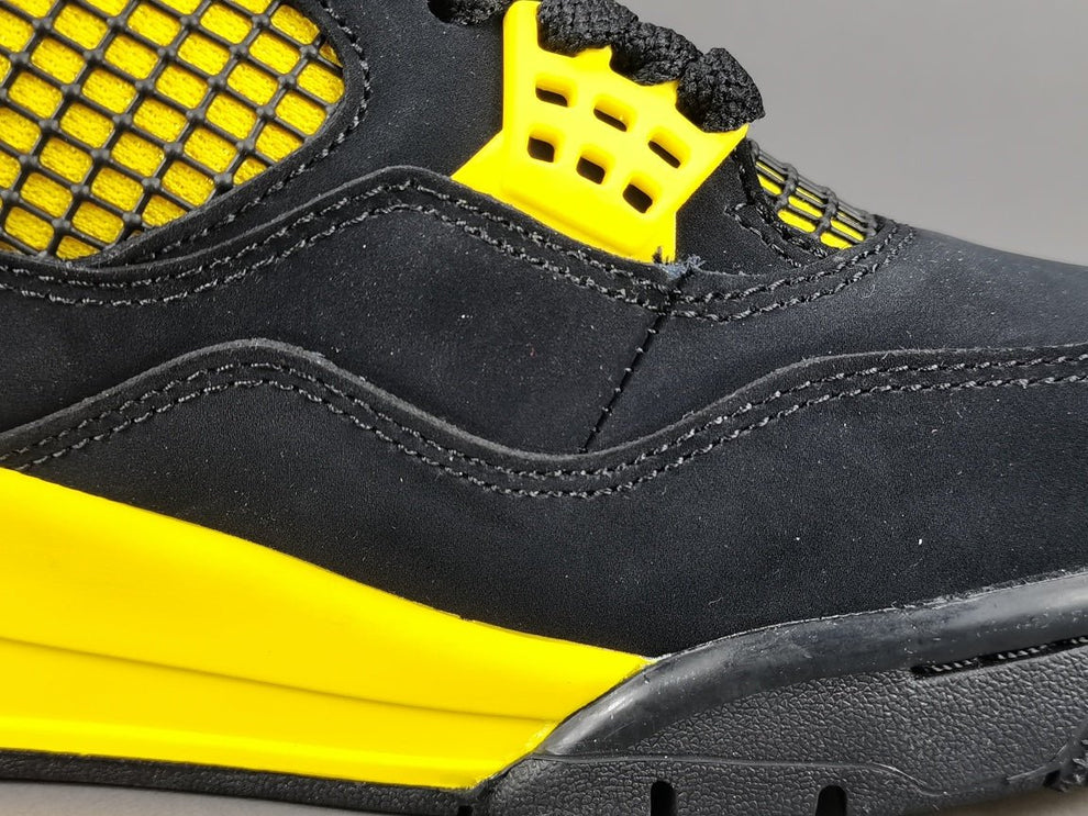 JORDAN 4 x THUNDER – Phantom Kicks