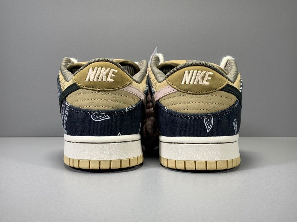 NIKE SB DUNK x TRAVIS SCOTT – Phantom Kicks